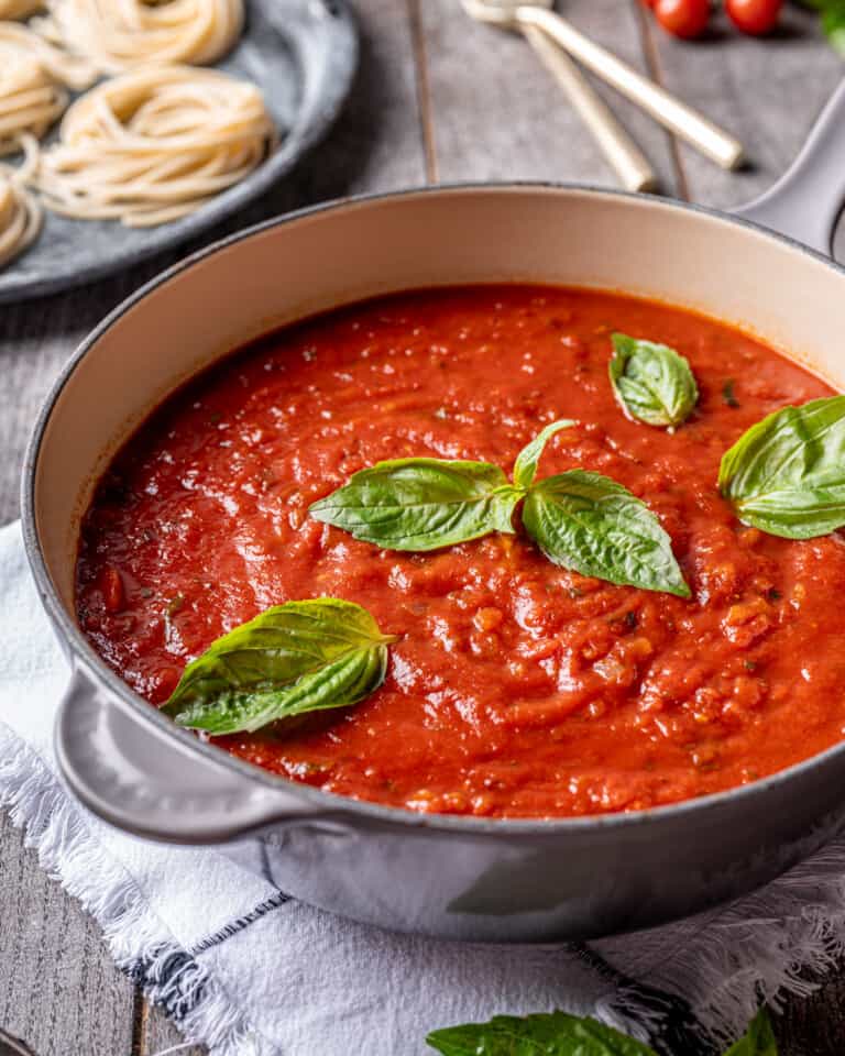 Sugo di Pomodoro (Classic Italian Tomato Sauce Recipe) - Cooking With ...