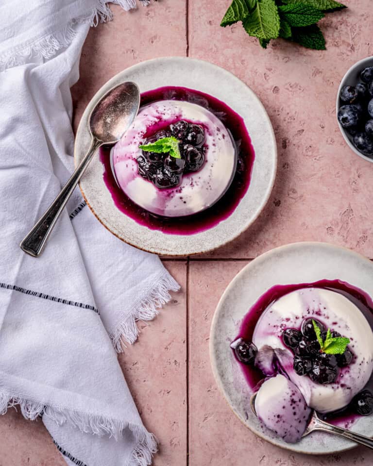 Classic Easy Vanilla Panna Cotta with Blueberry Compote - Cooking With ...