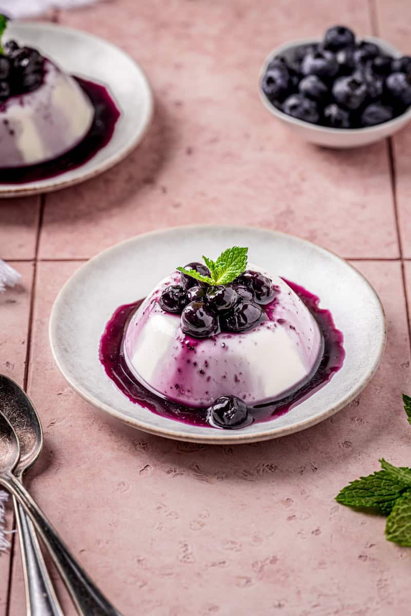 Classic Easy Vanilla Panna Cotta with Blueberry Compote - Cooking With ...
